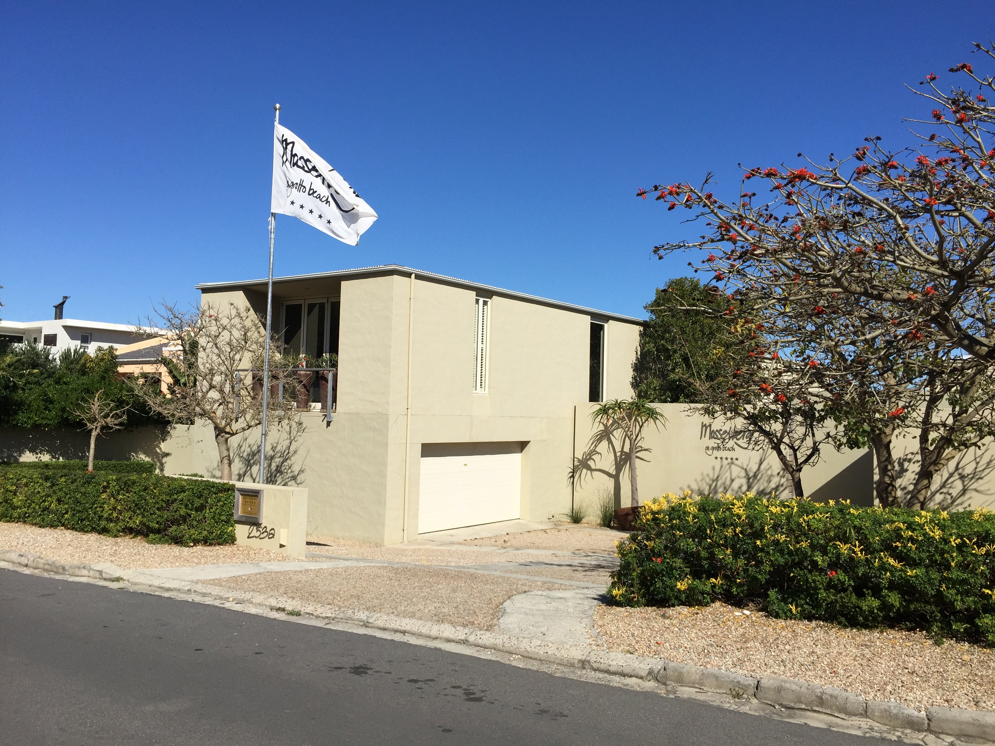 Mosselberg on Grotto Beach | Xplorio Hermanus