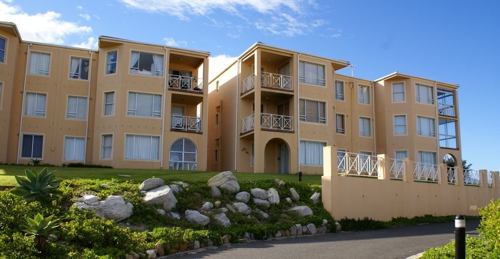 Hermanus Beach Club Beach Front House | Xplorio Hermanus