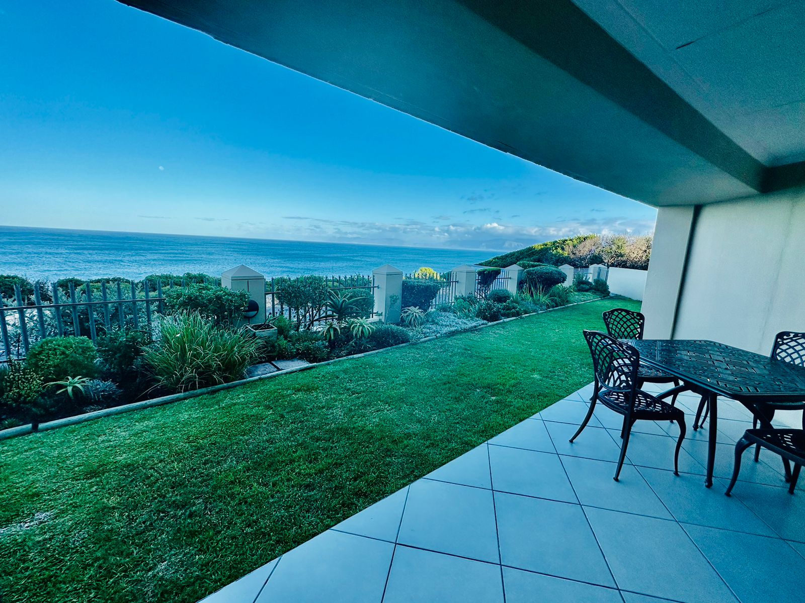 The View at Whale Cove De Kelders | Xplorio Gansbaai