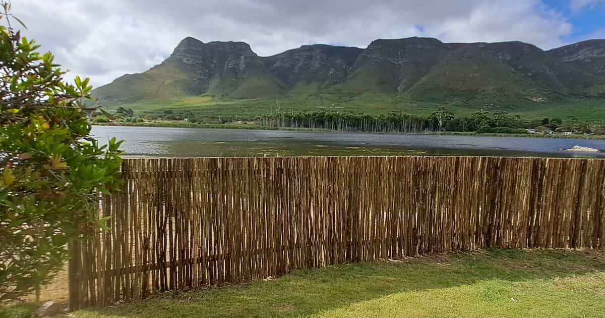 Gum Lath Fence | Quality Fencing in Hermanus - Fynbos Pole Depot ...