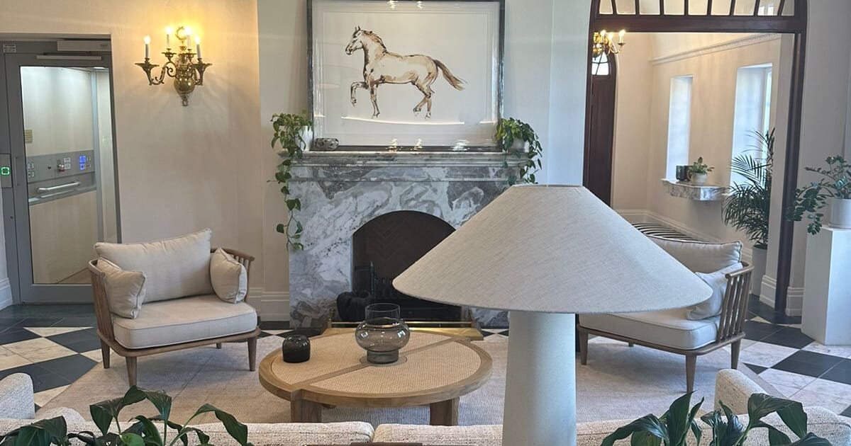 Stanford Blog - Sara Abbott Artwork at Wytham Estate, Cape Town - Xplorio™
