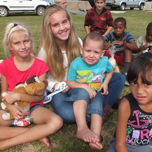 Kinders wat kinders help | Xplorio Gansbaai