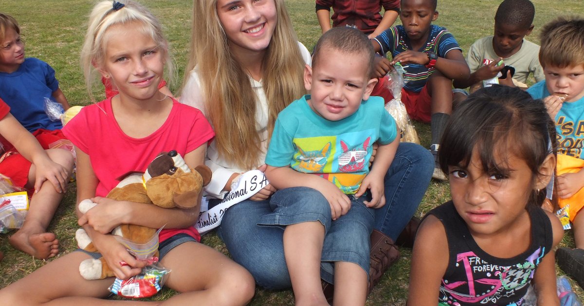 Kinders wat kinders help | Xplorio Gansbaai