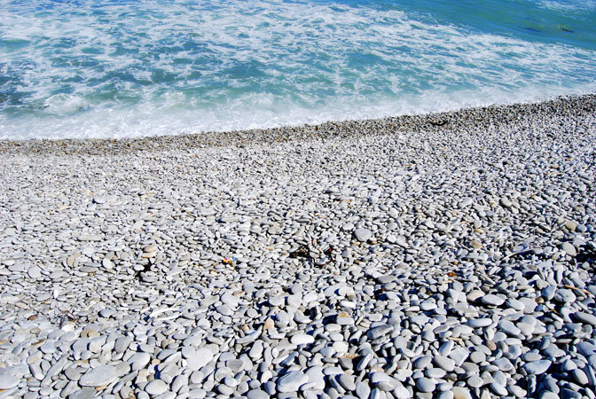 The Pebbled Beach, Suiderstrand | Xplorio Agulhas